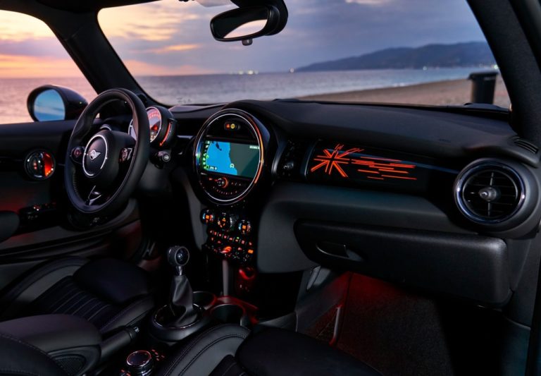 Mini revela Mini Hatch e Cabrio renovados | AutoSport
