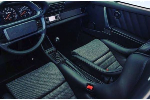 E que tal cruzar um Porsche 930 Turbo com um motor de Fórmula 1 ...
