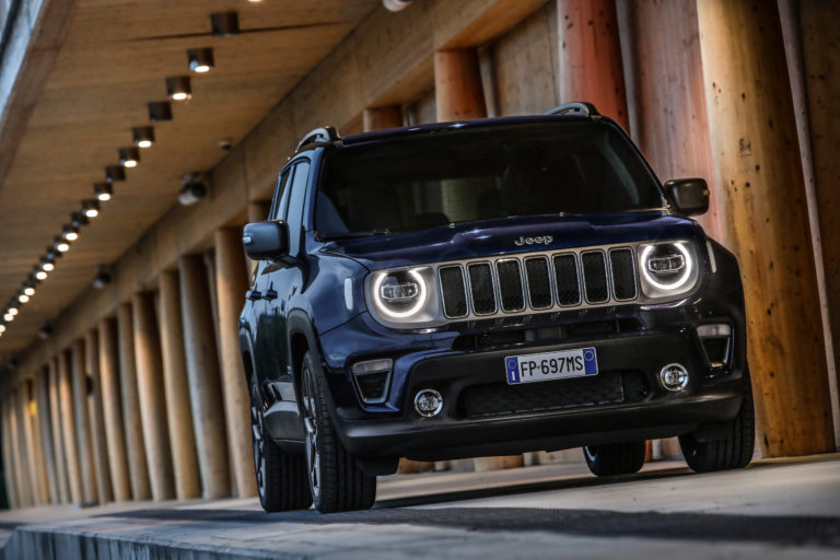 Jeep Renegade chega a Portugal renovado a partir dos 21.500€ | AutoSport