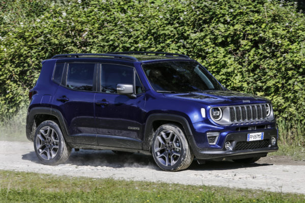 Jeep Renegade chega a Portugal renovado a partir dos 21.500€ | AutoSport