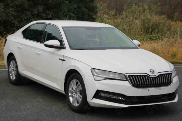 Skoda Superb vai receber ligeira remodelação na primavera deste ano ...